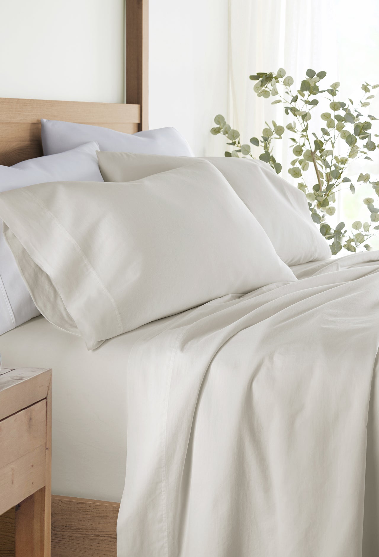 Shop luxury BEDDING online at LINENS & HUTCH