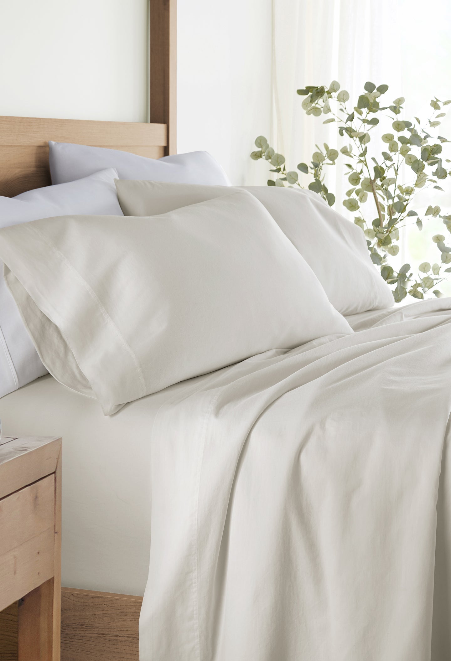 Shop luxury BEDDING online at LINENS & HUTCH
