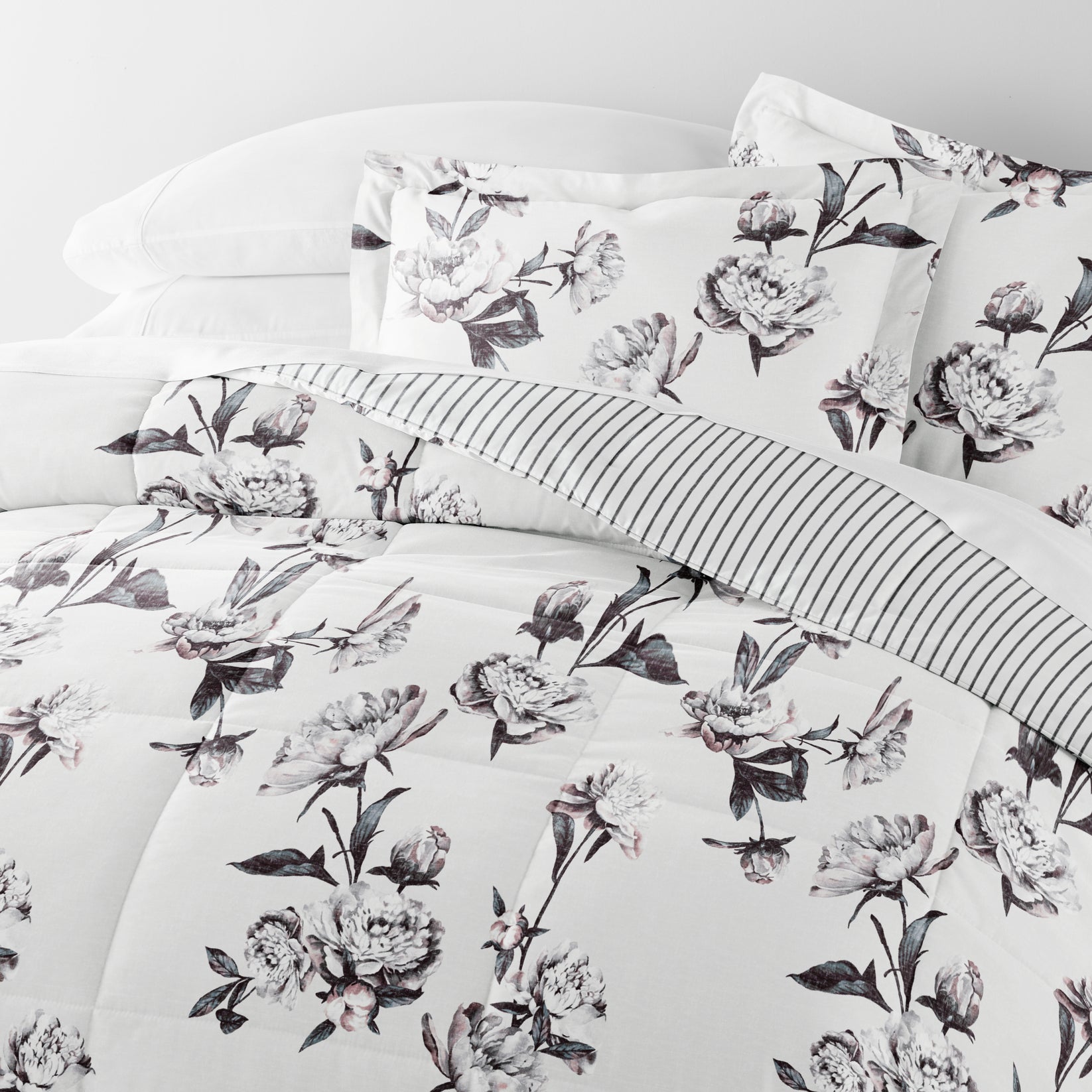 Vintage Magnolia Reversible Down-Alternative Comforter Set – Linens And ...