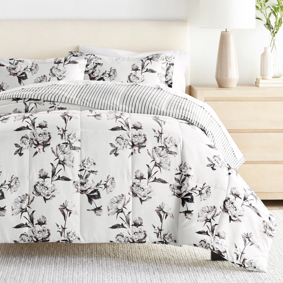 Vintage Magnolia Reversible Down-Alternative Comforter Set – Linens And ...