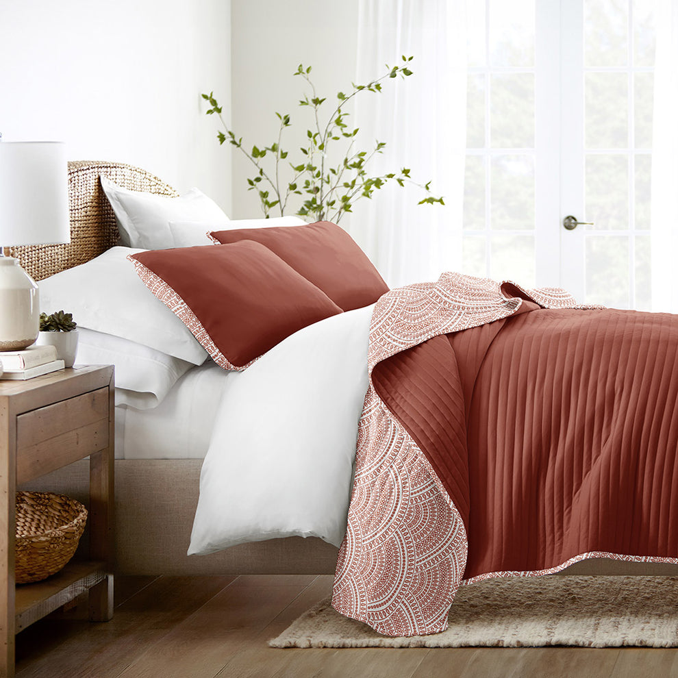 Scallop Reversible Quilted Coverlet Set – Linens And Hutch