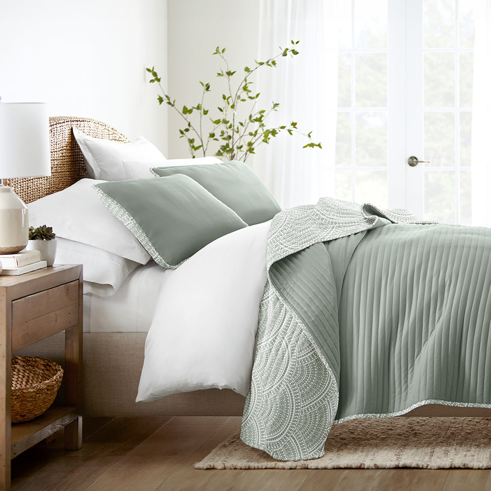 Scallop Reversible Quilted Coverlet Set – Linens And Hutch